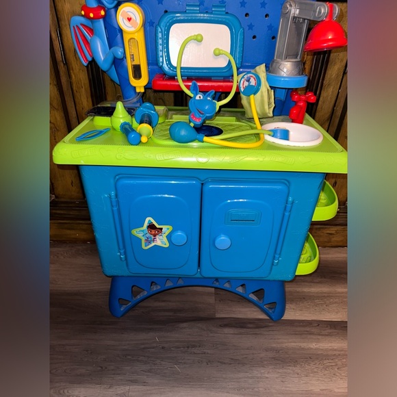 Doc McStuffins | Toys | Doc Mcstuffins Talking Stuffy Checkup Station ...